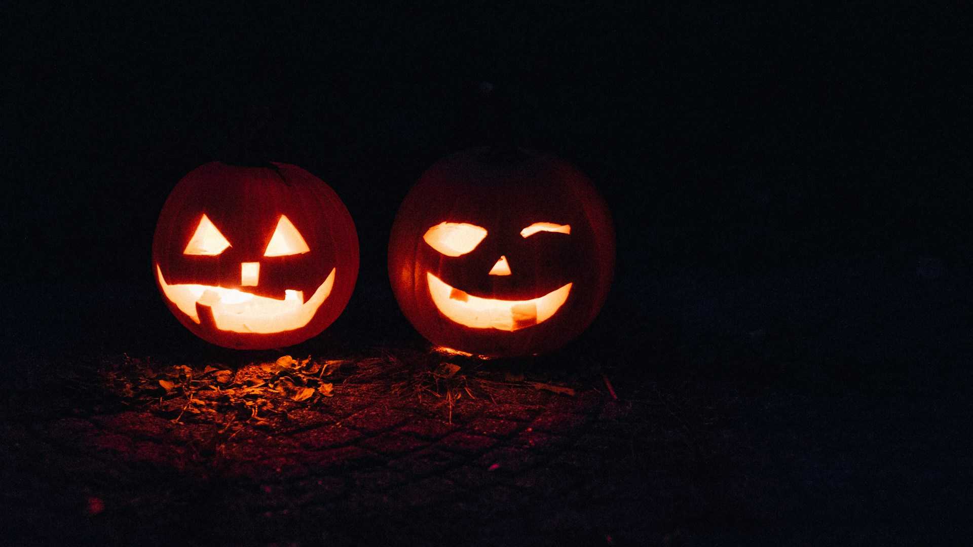🎃 12 Scary and Funny Halloween Tombstone Sayings and Names